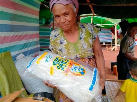 ဒီးမော့ဆိုမြို့နယ်ရှိ စစ်ဘေးရှောင် ပြည်သူများကို စားသောက်ကုန် ပစ္စည်းမ