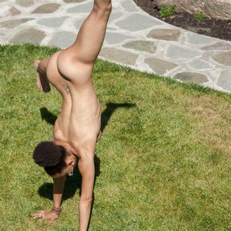 全裸で側転開脚して一回転する側方転回のヌード画像 性癖エロ画像 センギリ