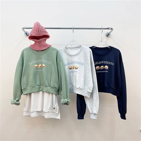 리리옷장 겨울 베이글 프린팅 크롭 기모 맨투맨