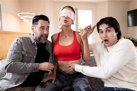 Adult Time Performed By Dana Vespoli Elias Cash Tommy Pistol Sex Photos