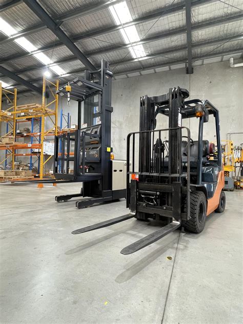 Stock Pickerorder Picker Vs Forklift Know The Key Differences