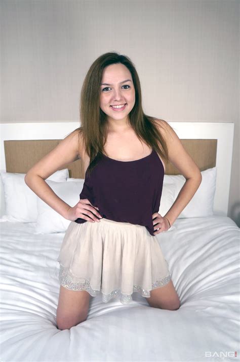 Leanna Lass Bares Her Hot Body In The Bedroom Photos