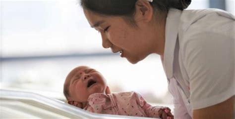 БНХАУ ын төрөлт сүүлийн 43 жилийн хугацаан дахь хамгийн доод түвшиндээ хүрчээ Мэдээ мэдээлэл