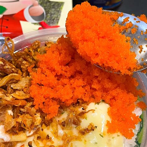 Eat Here ขั้นตอนการทำ 5 ใส่แป้งทั้ง 2 อย่างลงไป 6 ตามด้วยผงบาร์บีคิว 7 คลุกให้เข้ากัน 8 เทไข่