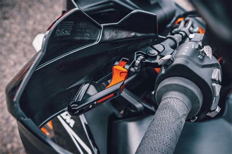 Ktm 890 Smt Η επίσημη παρουσίαση Motomag