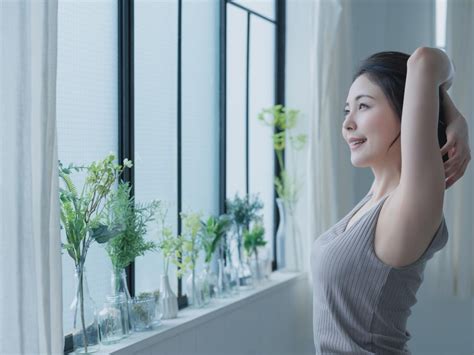 50歲的女人還很「青春」！她們的內衣抽屜長什麼樣子？法國女人會這樣穿 今周刊