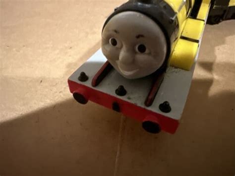 Thomas And Friends Trackmaster Bumblebee James Motorized Train Engine Hit