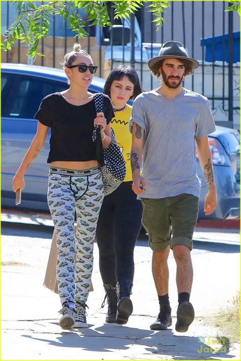 Full Sized Photo Of Miley Cyrus Grab Sushi Lunch Before July 4th