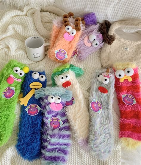 [1 1할인] 캐릭터 힙스터 몬스터 수면양말 귀여운 선물 왕눈이 부드러운 극세사 겨울 앙고라 따뜻한 귀여운 양말 에이블리