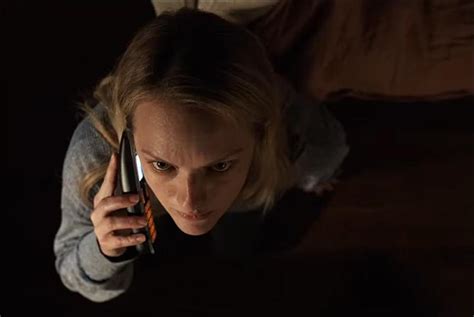 Elisabeth Moss Explains How Classic Invisible Man Was Updated Made In Atlantis