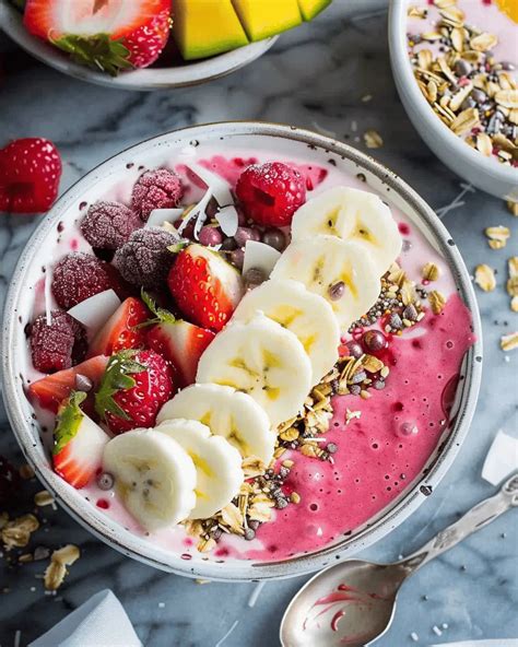 Tropical Berry Smoothie Bowl