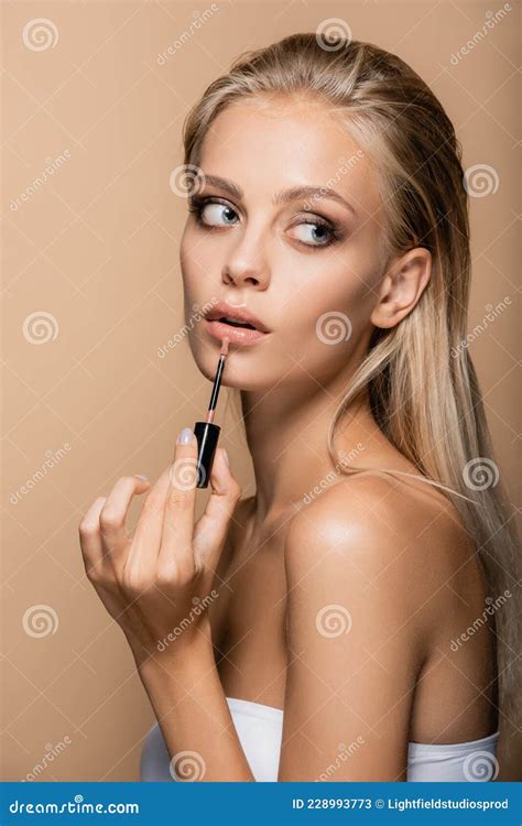 Blondine Mit Nackten Schultern Stockbild Bild Von Sinnlich Getrennt