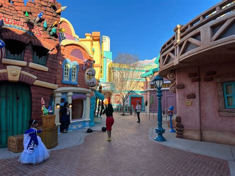 Photos First Look Inside Reimagined Mickeys Toontown At Disneyland