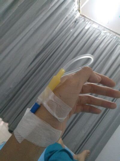 عکس بیمارستانی دخترانه و پسرانه برای استوری عکس سرم دست