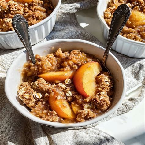Homemade Peach Crisp With Oat Topping
