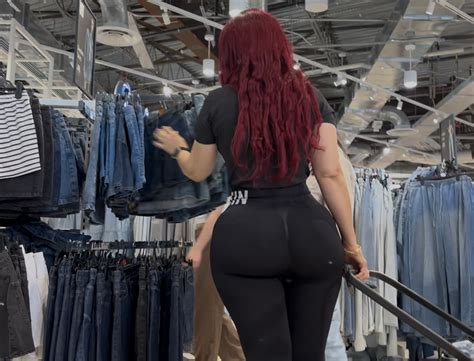 Caught Phat Ass Redhead Latina Spandex Leggings Yoga Pants Forum