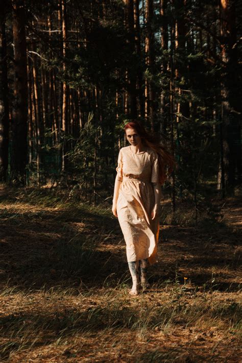 Фотосессия девушка в лесу In 2024 Photographer Instagram Photo And