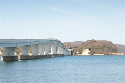 波穏やかな七尾湾に架かる能登島大橋 街かどニュース こみみ情報局
