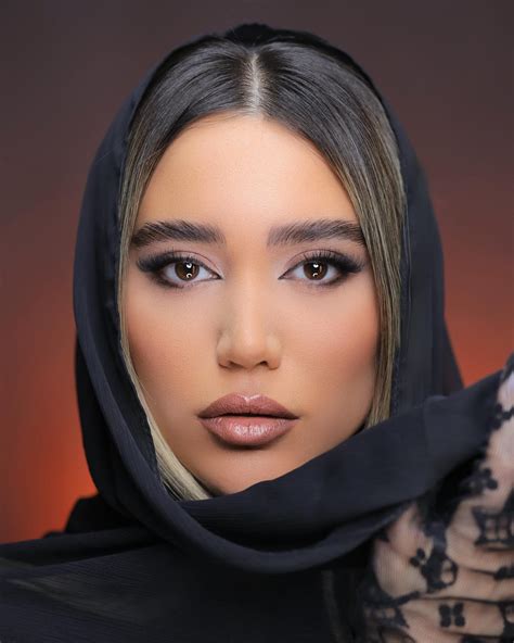 میکاپ خیلی شیک و لایت که همیشه دوست داشتنیه و قدیمی نمیشه 🙂‍↔️ شما این مدل میکاپ رو انتخاب