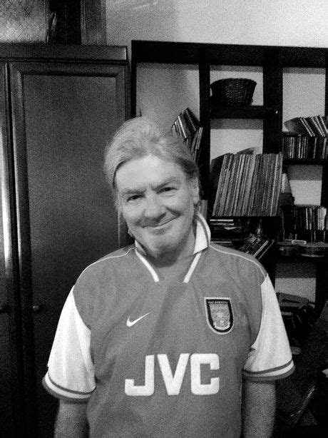 Preminuo Željko Nikolić Frontmen Poznatog Srpskog Benda Stradao U