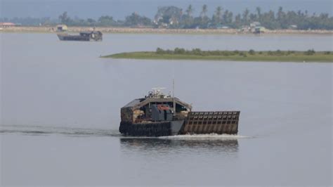 စစ်တွေနှင့် ပုဏ္ဏားကျွန်းအစပ်မှ ကျေးရွာ ၁၀ ရွာထက်မနည်း ထွက်ပြေးရ