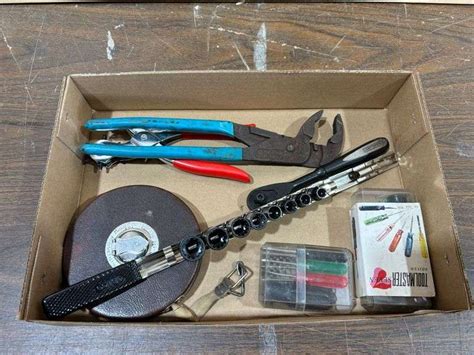 100ft Tape Small Screwdrivers And More Lee Real Estate And Auction Service