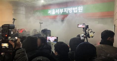 서부지법 폭력 난입 시위 66명 구속영장