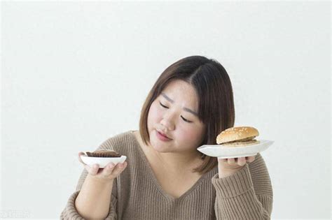 胆固醇高到底能不能吃鸡蛋？胆固醇高对身体的5个危害，要了解 食物 水平 肝脏