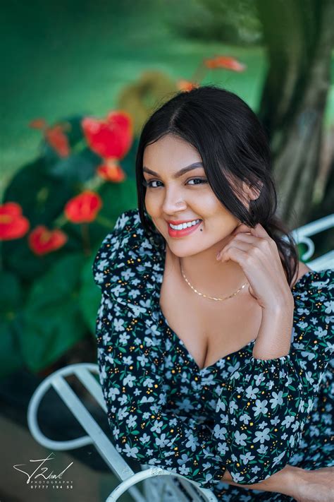 එයාට තියෙන්නෙත් අමුතු ලස්සනක් බලන්නකෝ බොරුද කියලා එක පාරක් දැක්කොත් ඇස් වශී වෙන තරම් ලස්සන