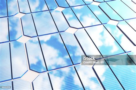 태양광 전지에 구름의 3d 그림 반영 잔디에 푸른 태양 전지 패널입니다 개념 대체 전기 소스입니다 에코 에너지 청정 에너지 0명에 대한 스톡 벡터 아트 및 기타 이미지