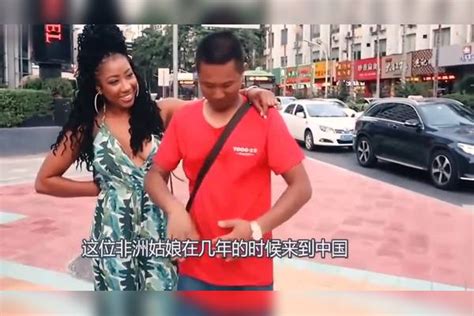 一位来自非洲的妹子，当她转身的那一刻，是心动的感觉！