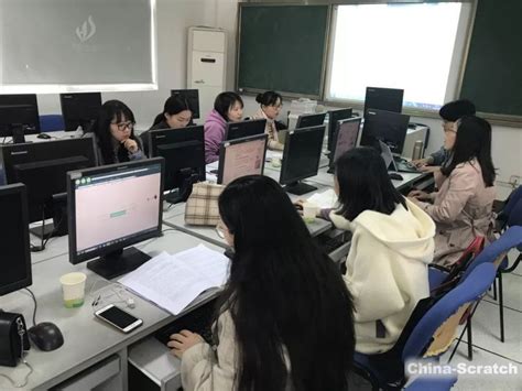 《将编程引入小学信息科技课堂的可行性探索》 教学研讨活动在我校开展 Scratch少儿编程网