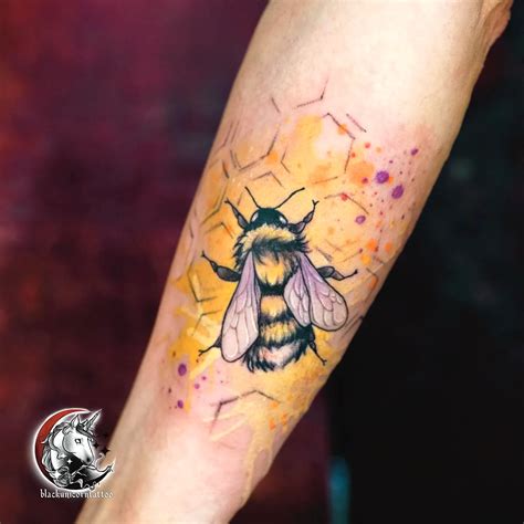 16 Unique Bee Tattoo Ideas For A Striking New Ink Design