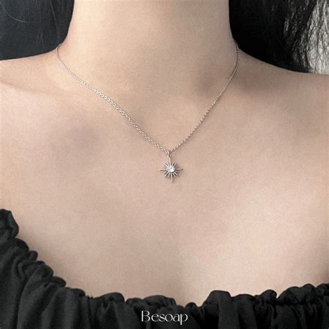 [당일발송][선물포장] Falling Star Necklace 써지컬스틸 큐빅 별 스타 빛 반짝이 키치 유행 Y2k 체인