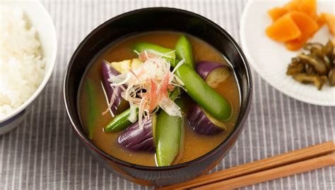 味噌の日茄子とスナップエンドウの味噌汁 酢重正之商店
