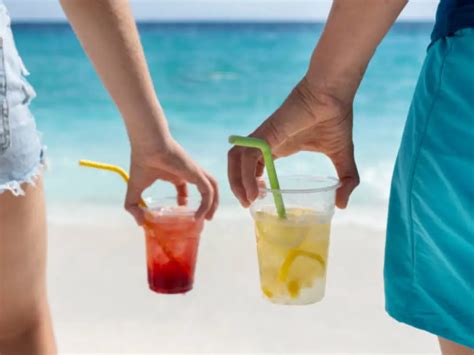 Paper Cups Vs Plastic Cups Your Ultimate Comparison Guide Yoonpak