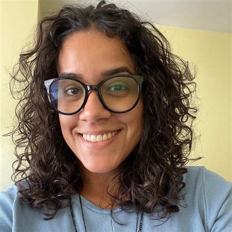 Gabriela Pereira Medium