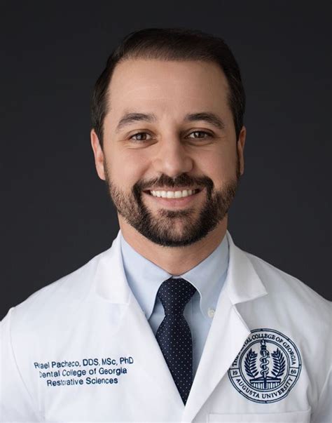 Rafael Pacheco Faculty Profile