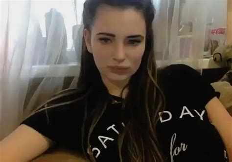 Revealing Her Big Perfect Boobs Scrolller