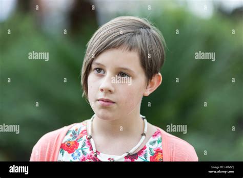 Ruby Barnhill English Actress Played The Lead Role Of Sophie In