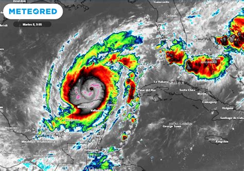 Louragan Milton Fonce Vers La Floride Cest Une Menace Extrêmement