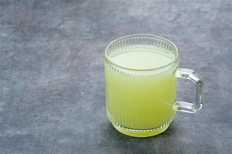 Premium Photo Fresh Cucumber Juice Cold Pressed Juice