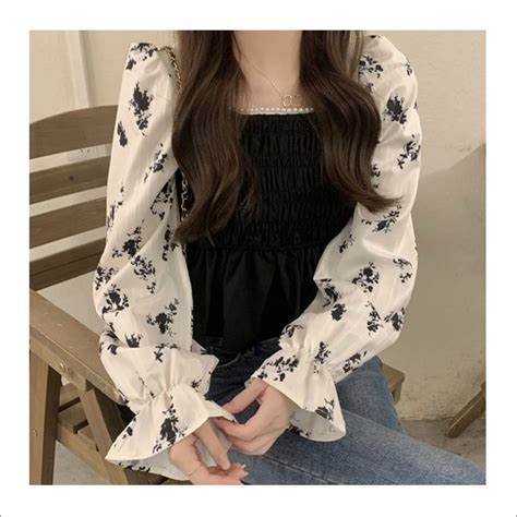 한느 유니크 플라워 디자인 배색 진주 스퀘어넥 스모크 헬로마켓