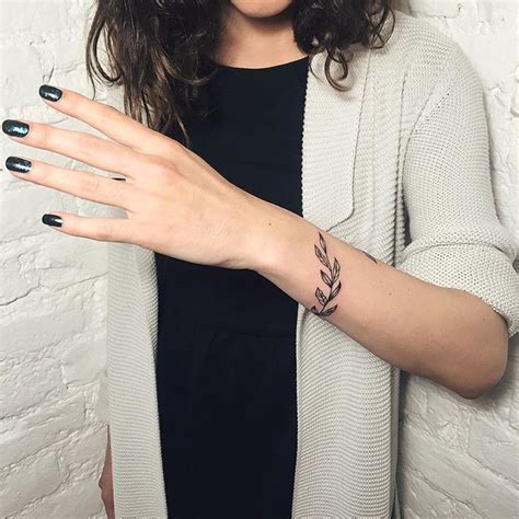 Браслет на руке тату фото Тату на руке Тату браслет на руке Тату в стиле графика 100