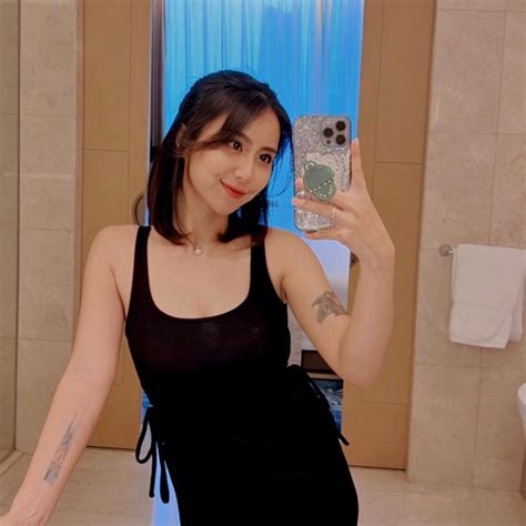 Foto Dipakai Akun Open Bo 7 Gaya Clairine Clay Dinilai Terlalu Vulgar And Seksi