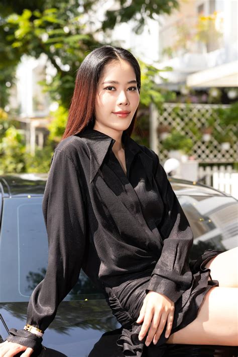 Nam Em Mu N R I Kh I Showbiz Sau Khi L Y Ch Ng Saostar Vn