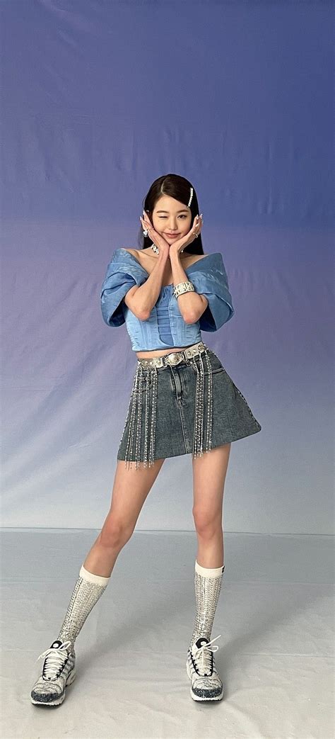 Dress To Impress Standing Poses Kpop Outfits