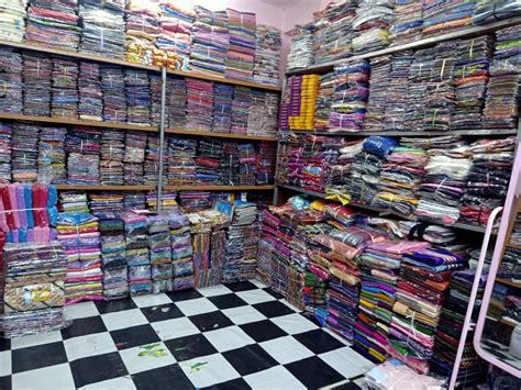 ရွှေလင်းယုန်ခြင်ထောင်ဆ ရွှေလင်းယုန်ခြင်ထောင်ဆိုင် ပင်ရင်း