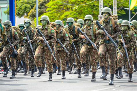 Forças Armadas Desfilam Em Comemoração Aos 200 Anos Da Independência Do