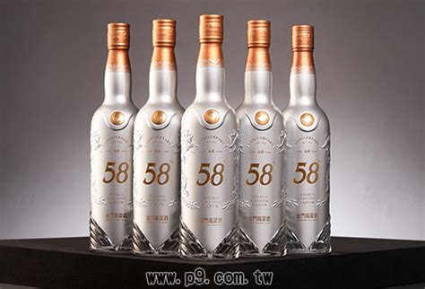 台灣 金門酒廠 白金龍上市60週年白金紀念版 600ml P9 tw 品酒網 各式威士忌推薦葡萄酒紅酒高粱酒